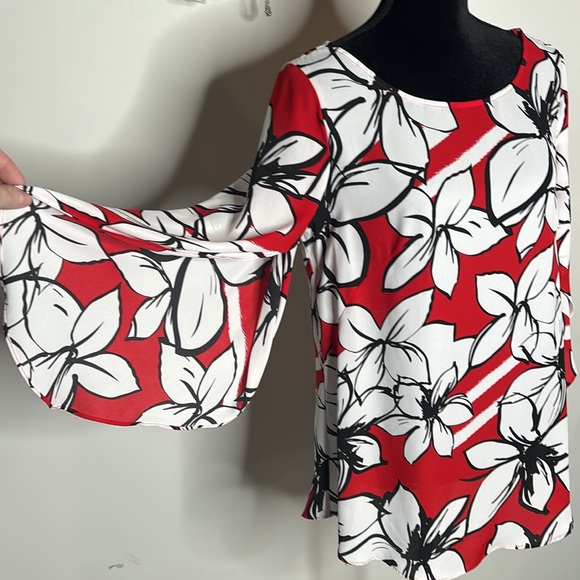 Tops | 215 Gorgeous Red Floral Blouse With Flowy Sleeves Size Large ...